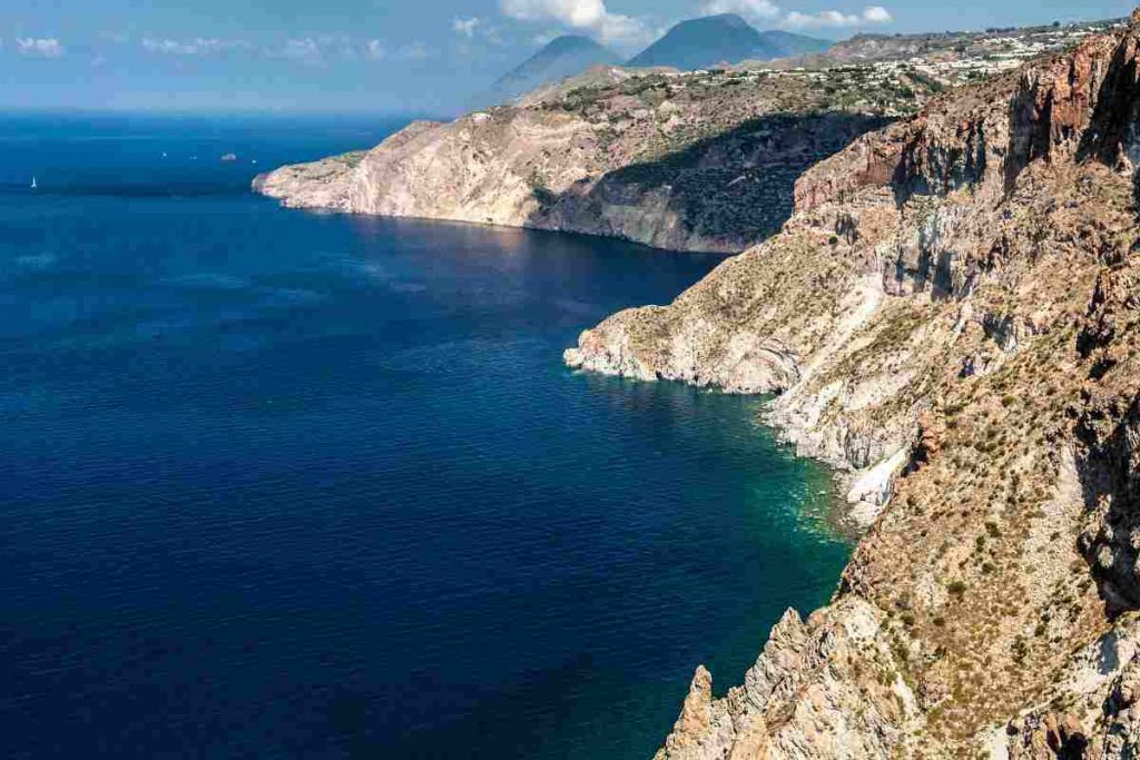 Isole Eolie, quali sono le spiagge più belle (non puoi perdertele) | Il Granata